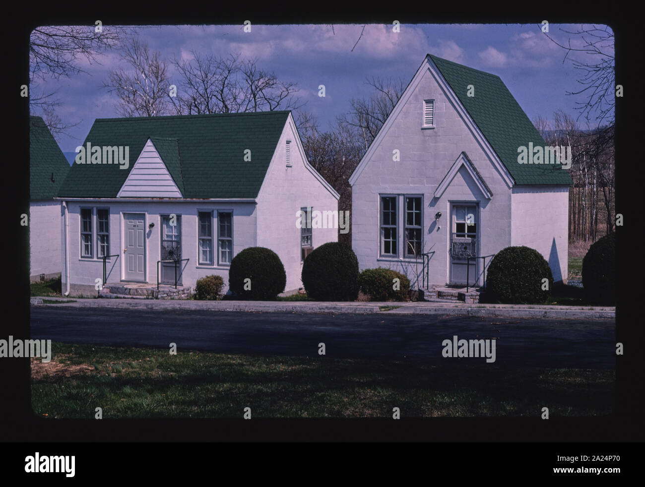 Apartment apartments residential hi-res stock photography and images ...