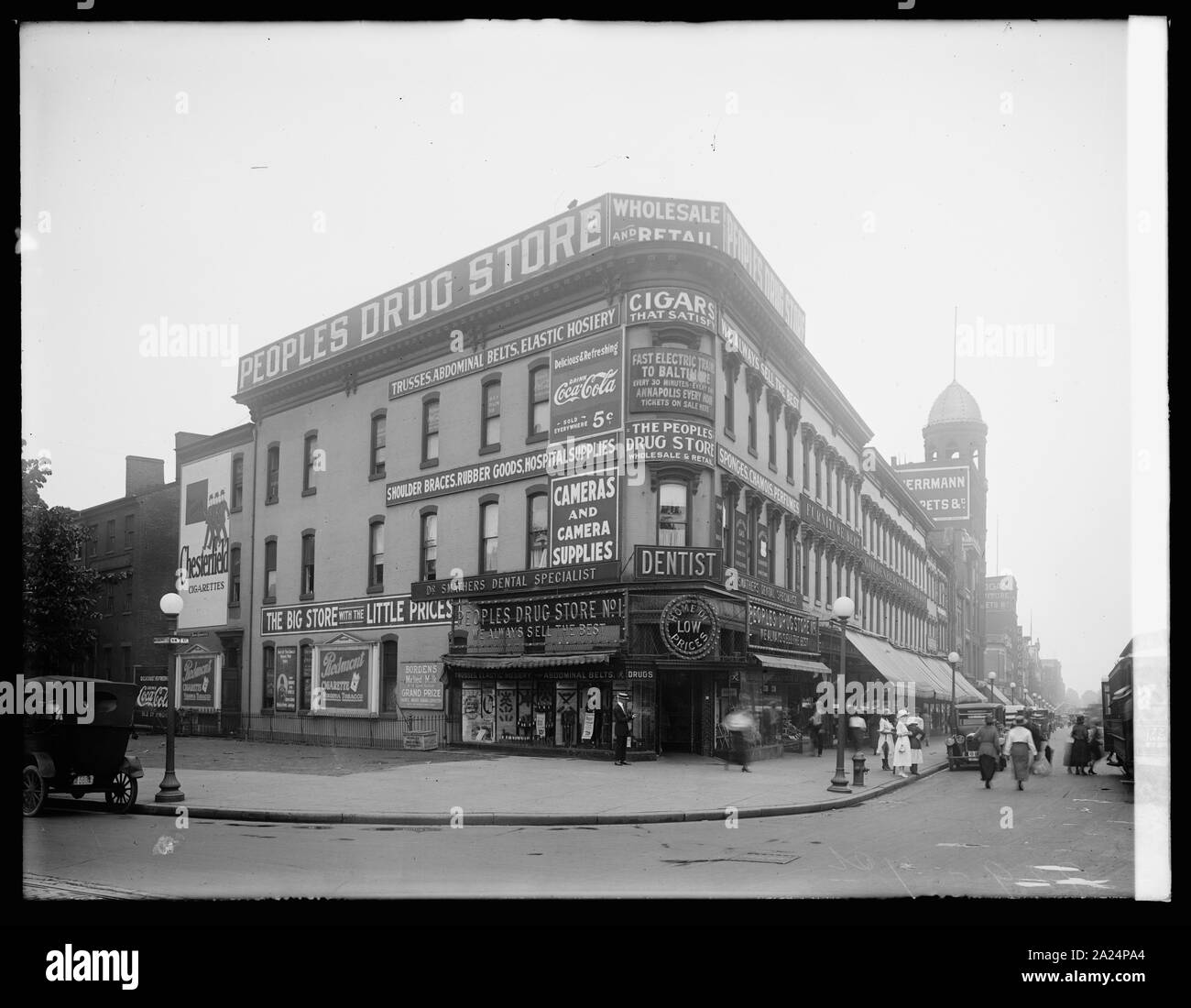 1920s drug store hi-res stock photography and images - Alamy