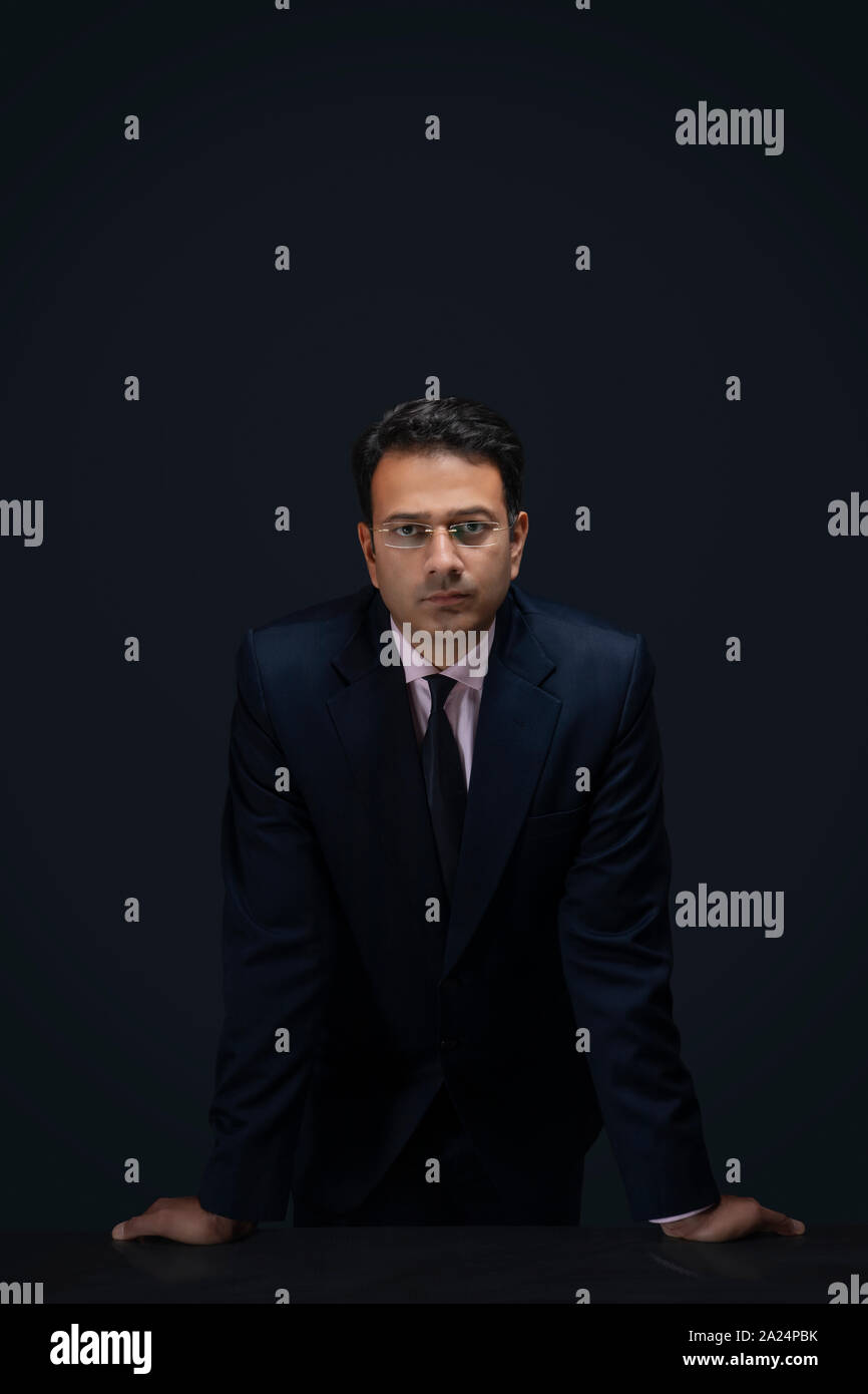 Hands resting on table hi-res stock photography and images - Alamy