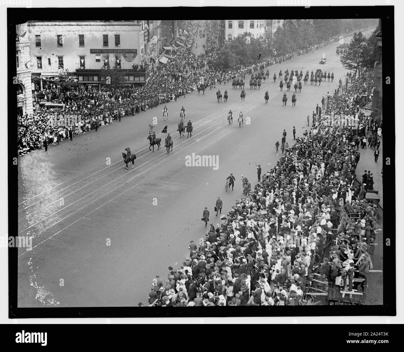 War commemoration parade Black and White Stock Photos & Images - Alamy