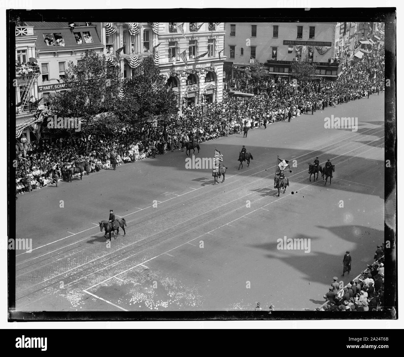 American victory parade Black and White Stock Photos & Images - Alamy