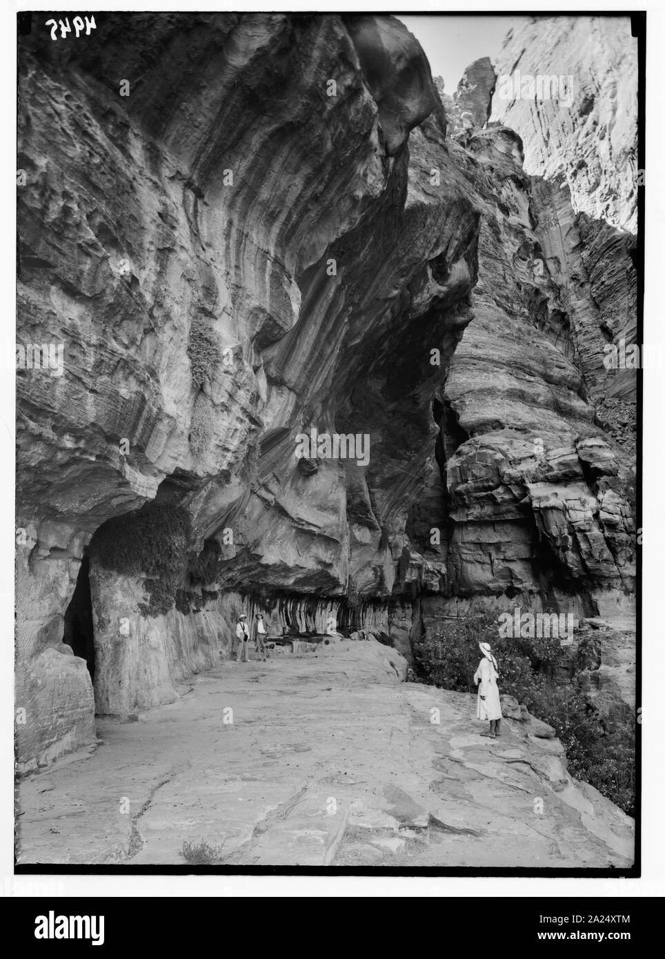 Petra (Wadi Musa). Wadi ed-D r. Qattar ed-Der. The baths. Looking into ...