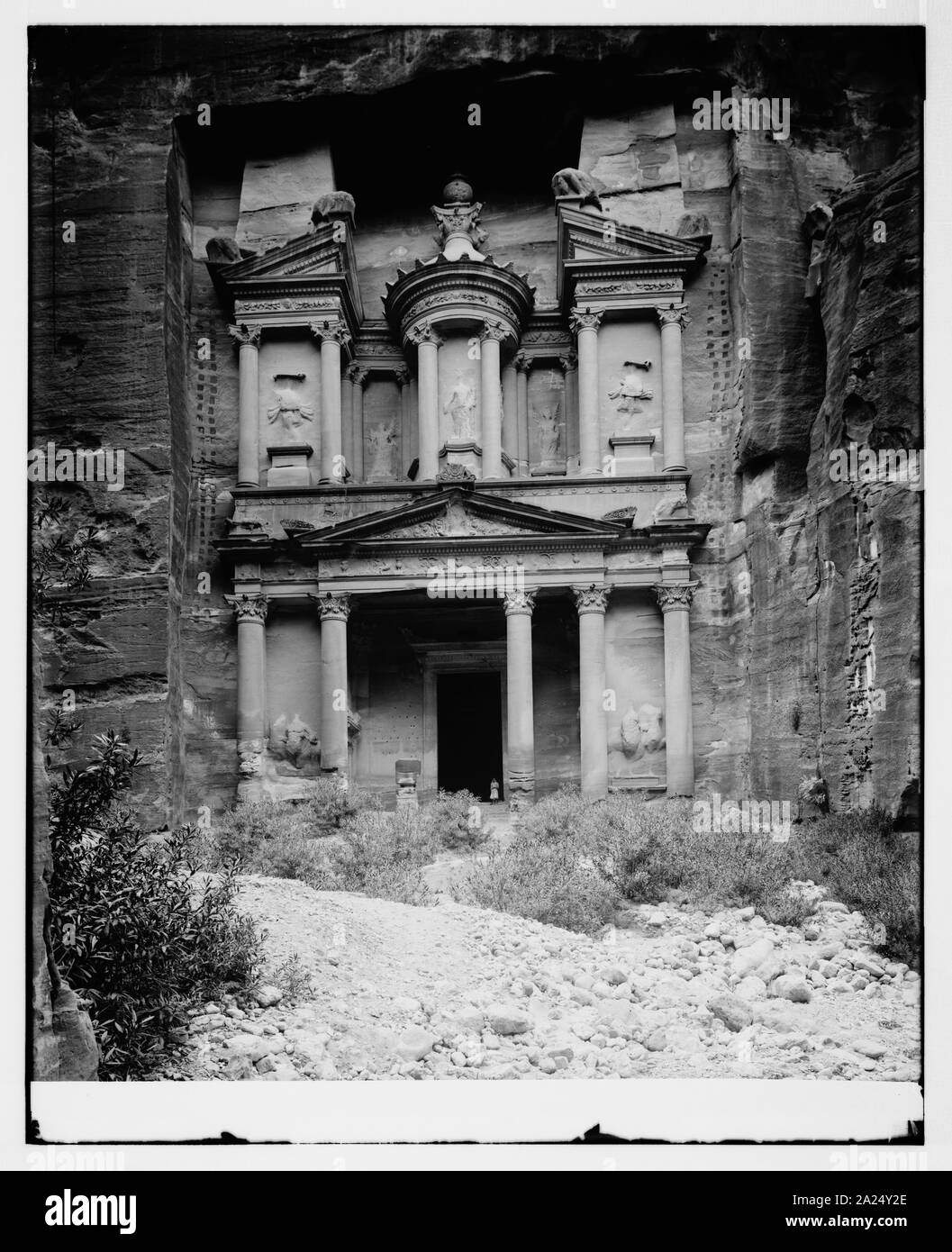 Petra. Front view of Temple of el-Khazneh Stock Photo - Alamy