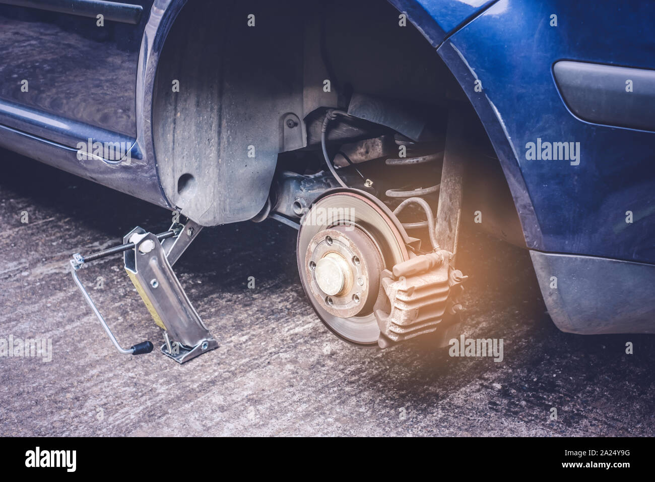 Changing a wheel hi-res stock photography and images - Alamy