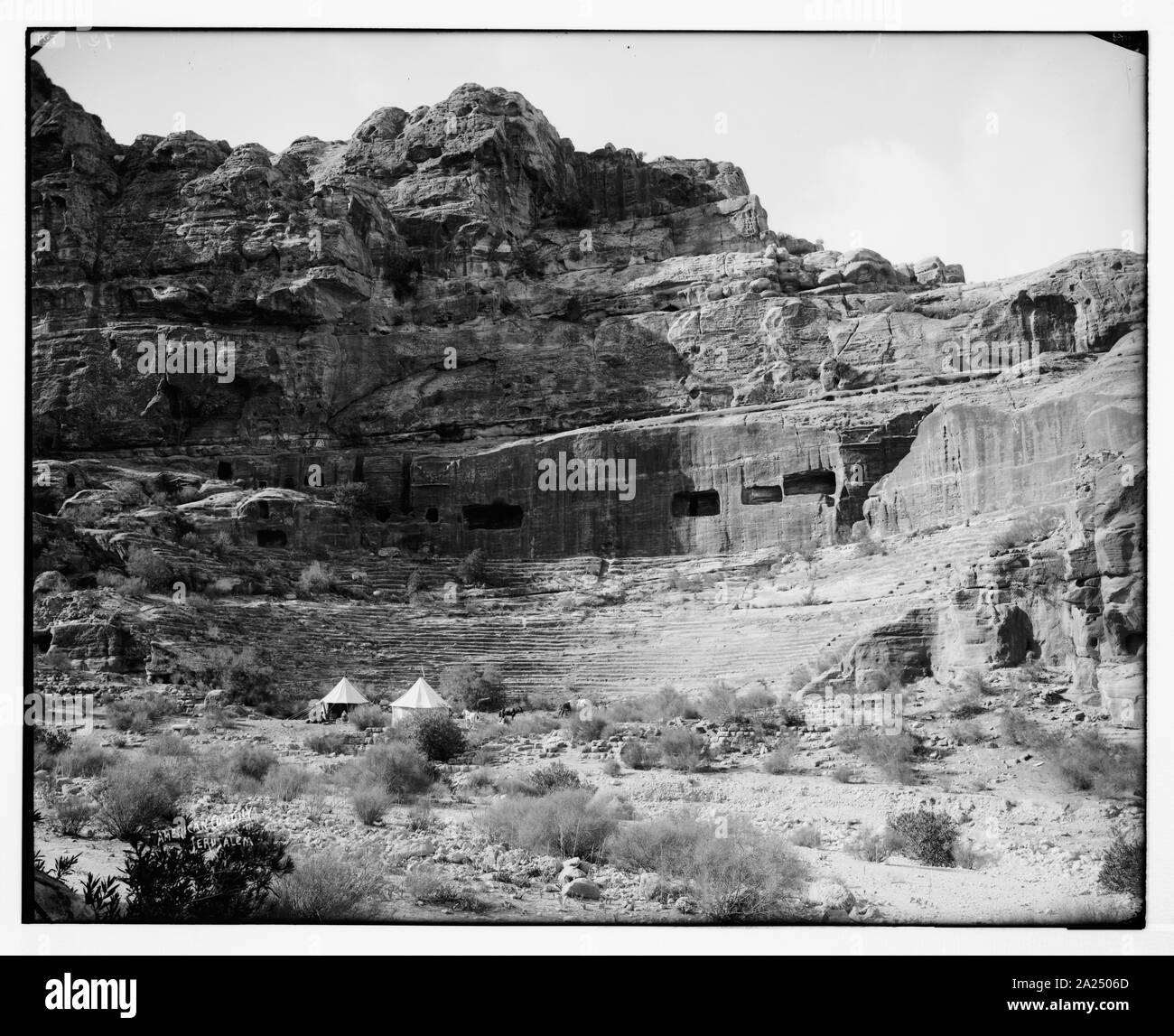 Jordan petra carved sandstone Black and White Stock Photos & Images - Alamy