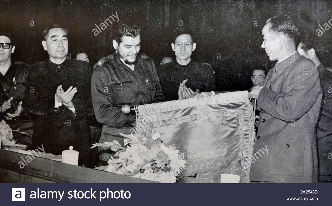 Cuban revolutionary Che Guevara with Mao Zedong and Zho Enlai in ...