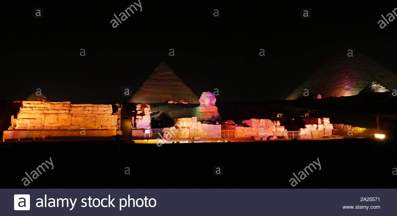 Nightime view of the Giza pyramid complex and Sphinx, Cairo, Egypt ...