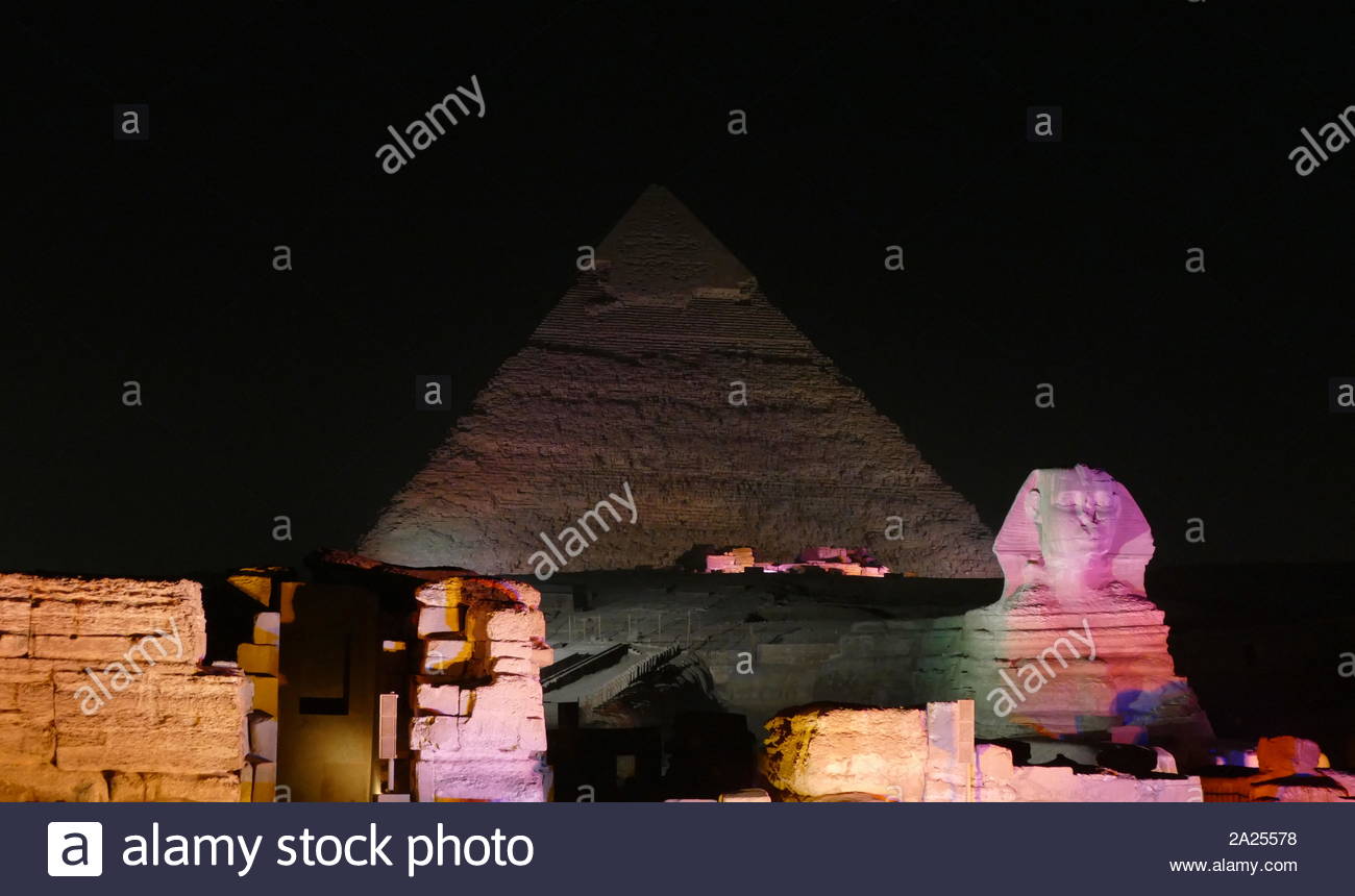 Nightime view of the Giza pyramid complex and Sphinx, Cairo, Egypt ...
