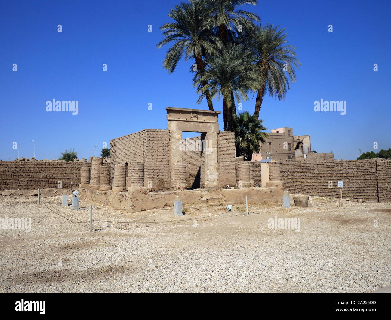 Ancient egyptian architecture hi-res stock photography and images - Alamy