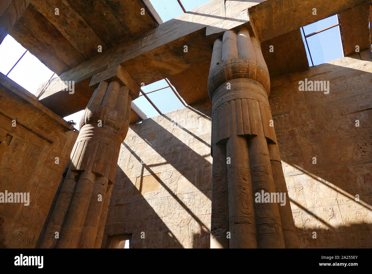 Columns inside the ancient Egyptian Luxor Temple complex in Luxor Stock ...