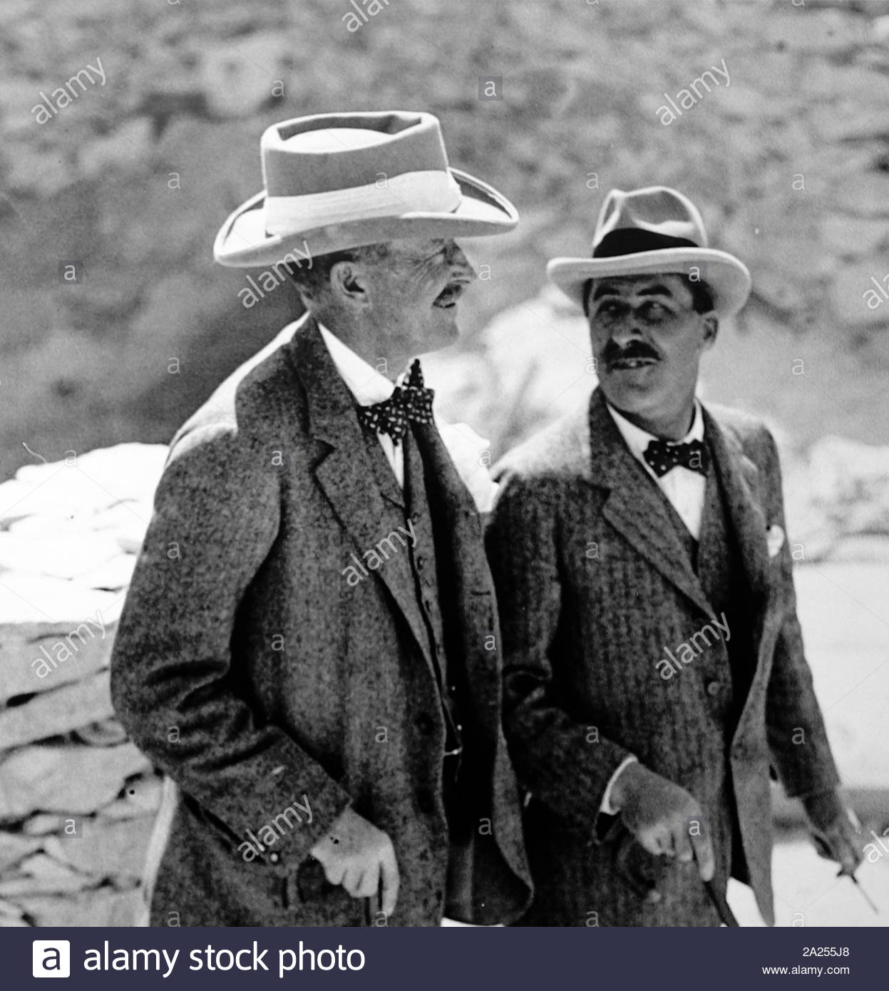 Lord Carnarvon with Howard Carter at the tomb of the young pharaoh ...