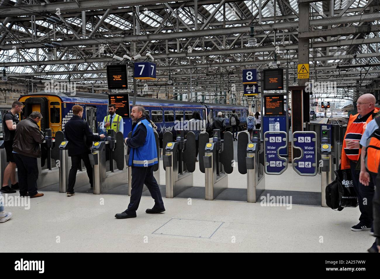 Passengers passing through ticket hi-res stock photography and images ...