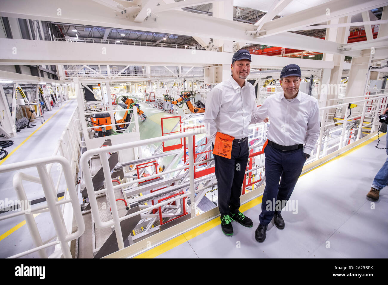 Hamburg, Germany. 01st Oct, 2019. Michael Schöllhorn (l), Chief ...