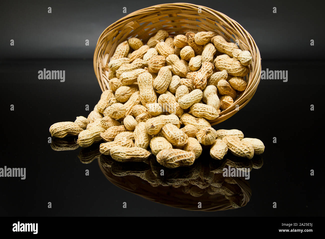 roasted ground-nut close up Stock Photo - Alamy
