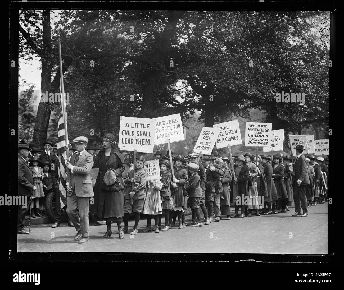 Picketers at White House with signs: A Little Child Shall lead them ...