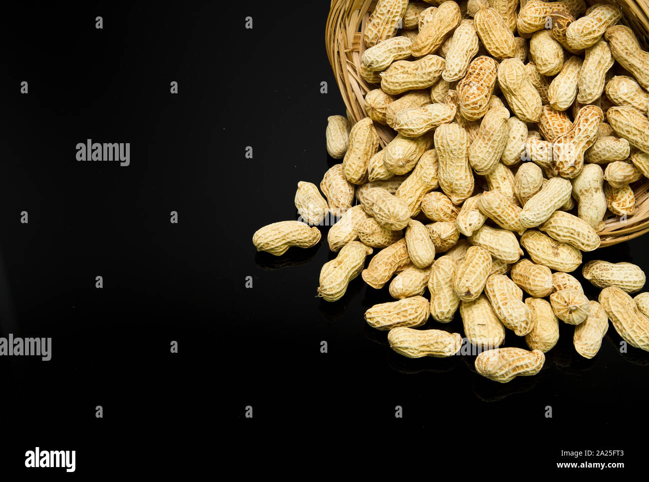 roasted ground-nut close up Stock Photo - Alamy