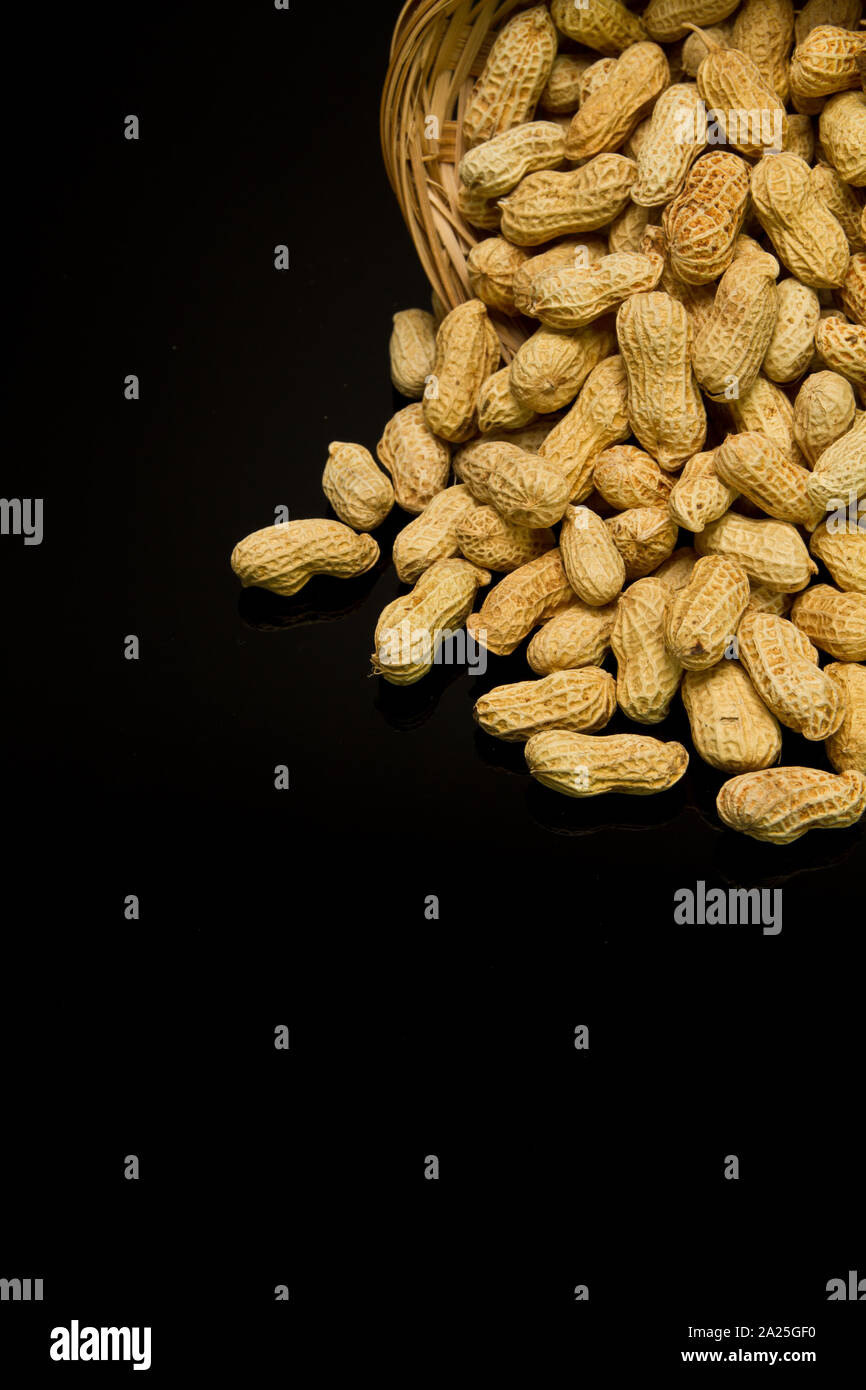 roasted ground-nut close up Stock Photo - Alamy