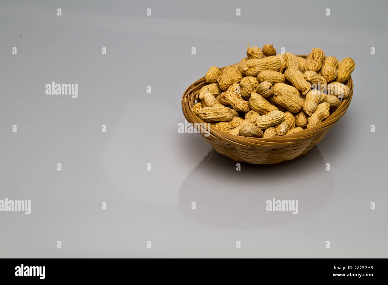 roasted ground-nut close up Stock Photo - Alamy