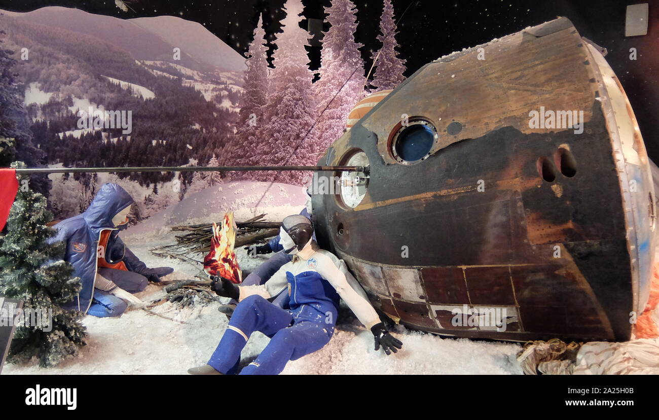 The descent module of the Soyuz TM-7 spacecraft Stock Photo - Alamy