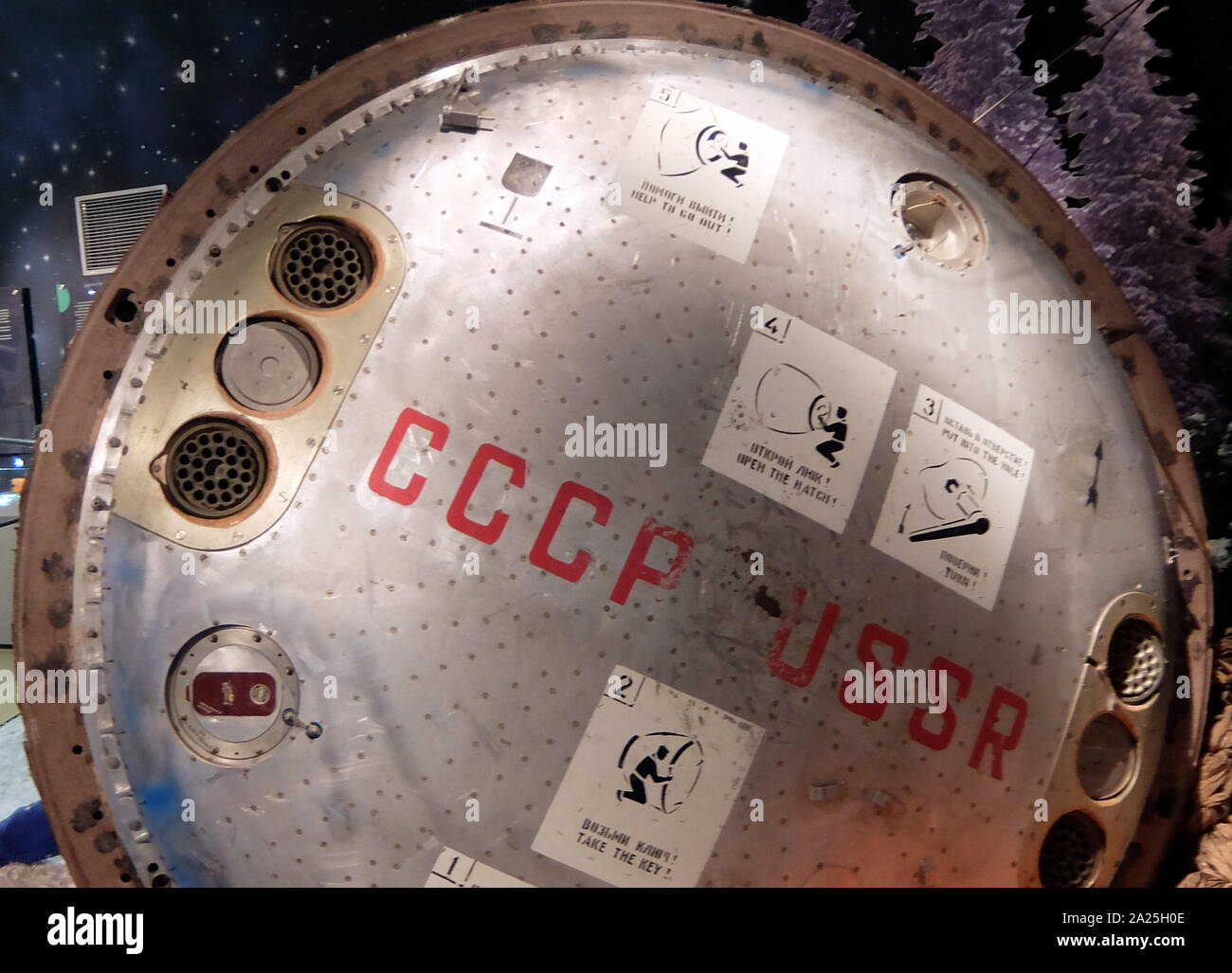 The descent module of the Soyuz TM-7 spacecraft Stock Photo - Alamy