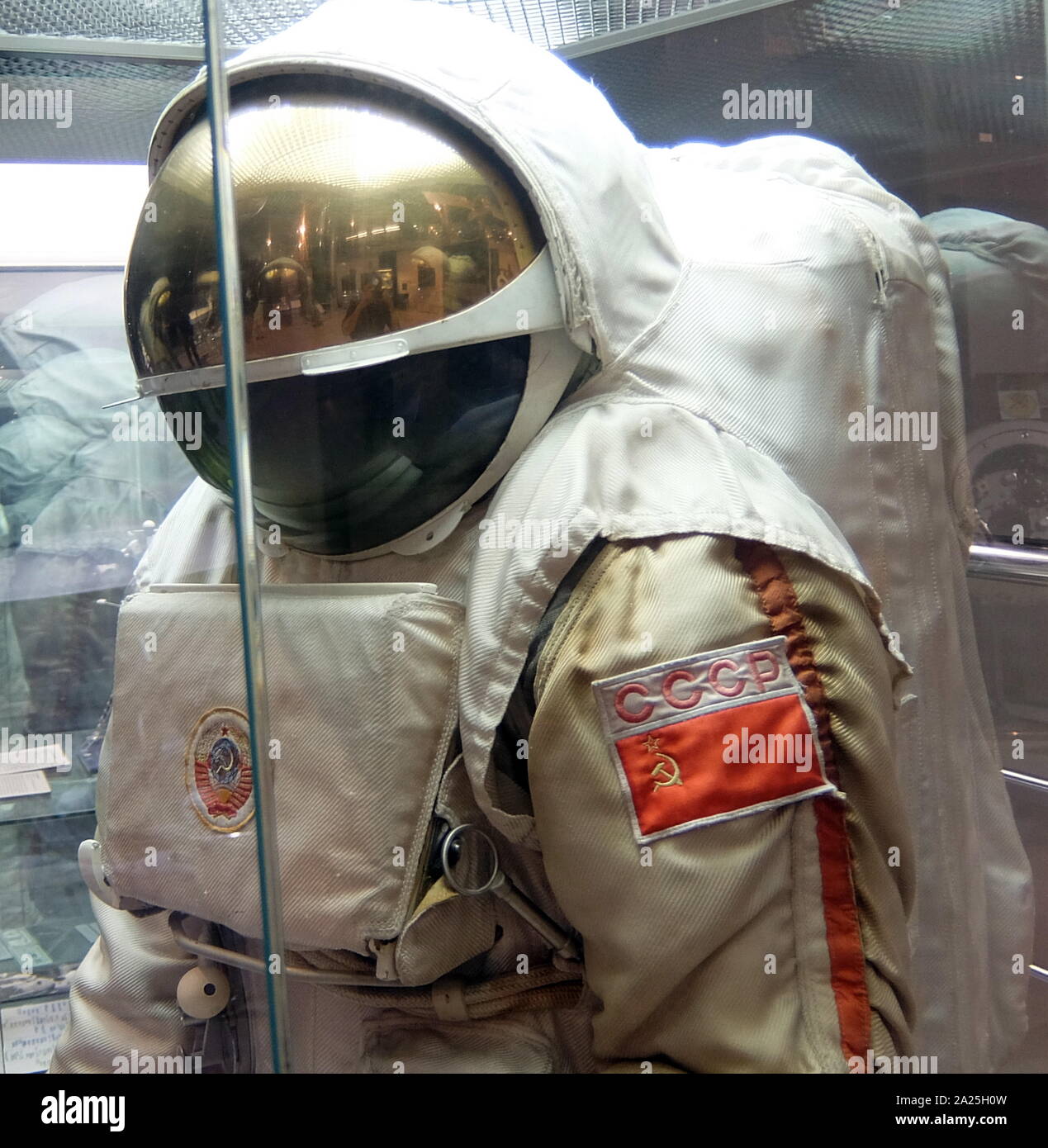 Krechet-94 spacesuit - the Soviet semi-rigid spacesuit with integrated ...