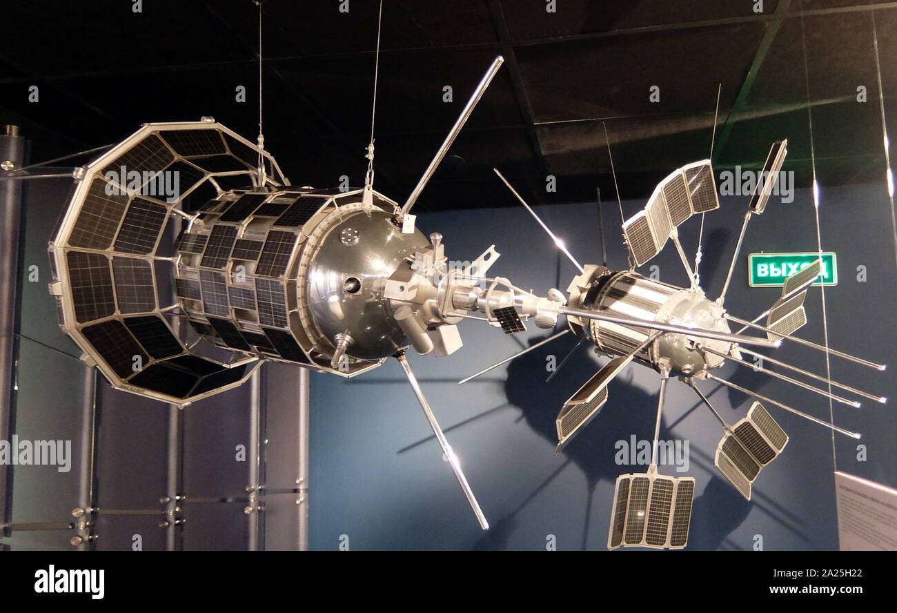 Artificial satellites hi-res stock photography and images - Alamy