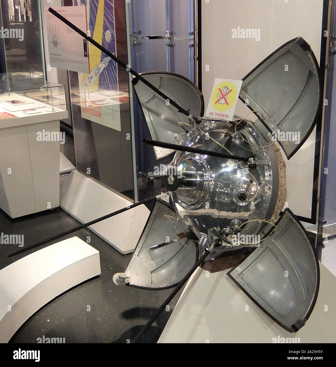 Luna-9 Descent Capsule. Luna 9, internal designation Ye-6 No.13, was an ...