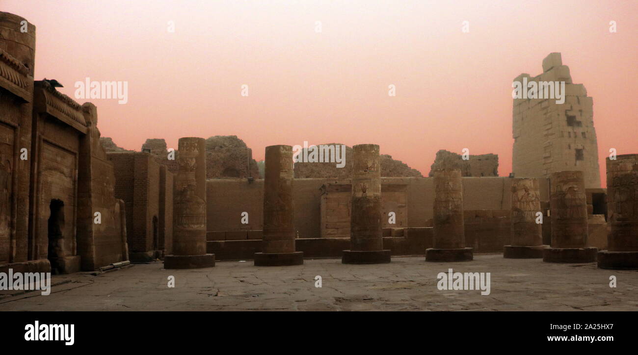 Two temple courts hi-res stock photography and images - Alamy