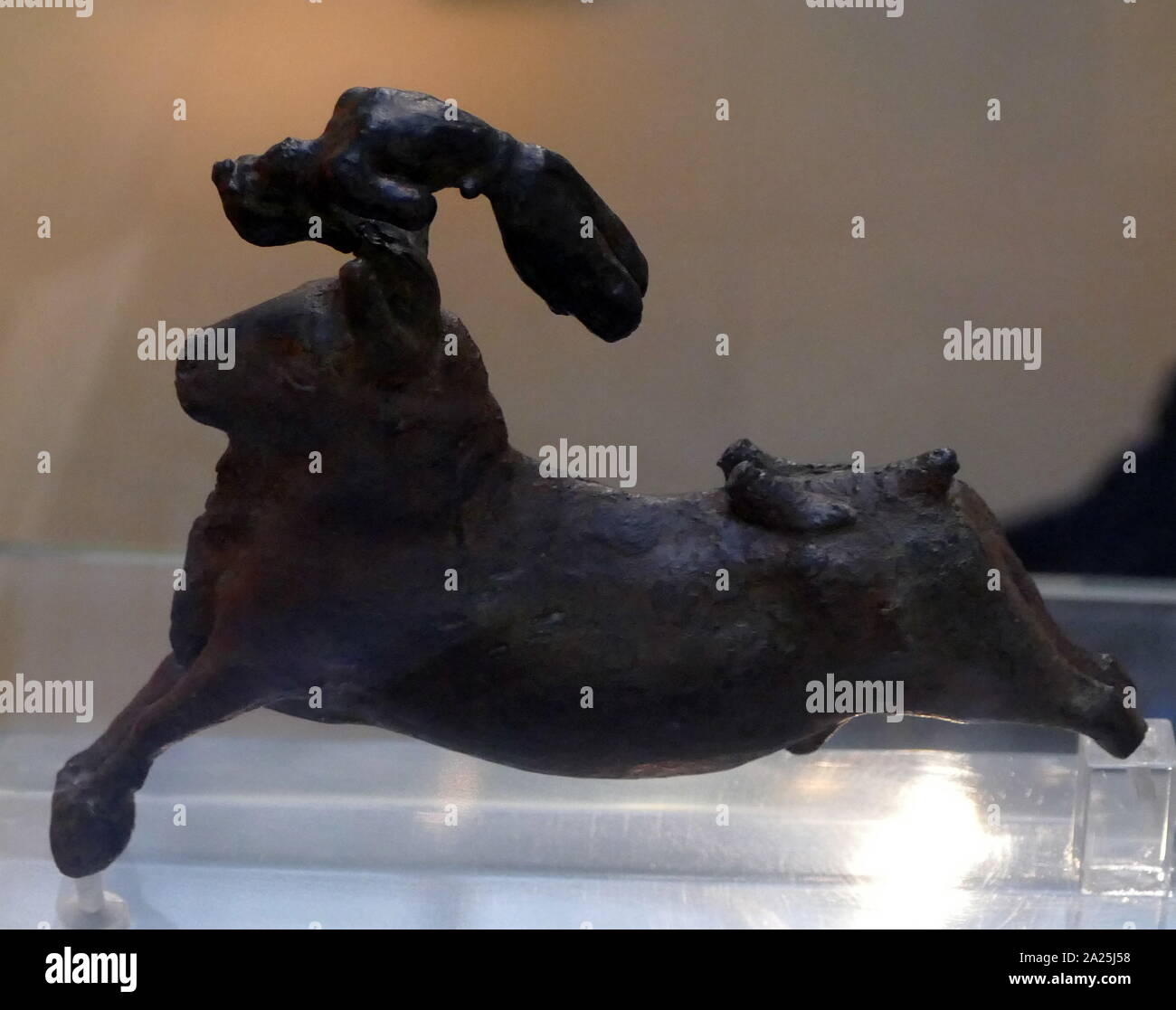 Bronze bull sculpture hi-res stock photography and images - Alamy