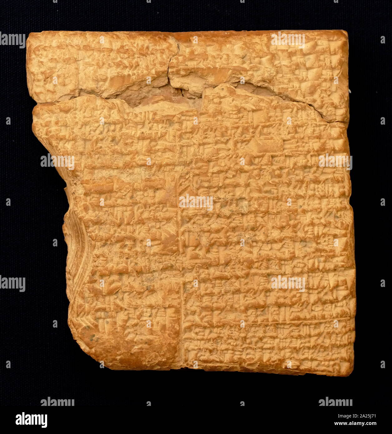 Ancient cuneiform tablet hi-res stock photography and images - Alamy