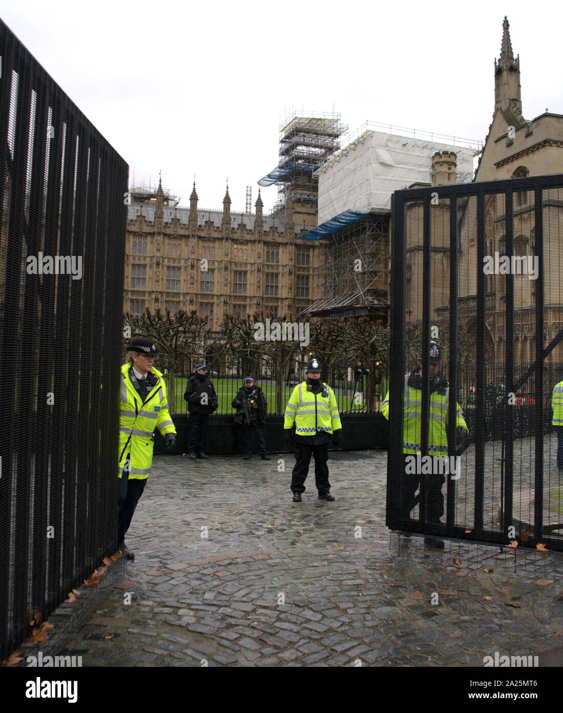 London security hi-res stock photography and images - Alamy