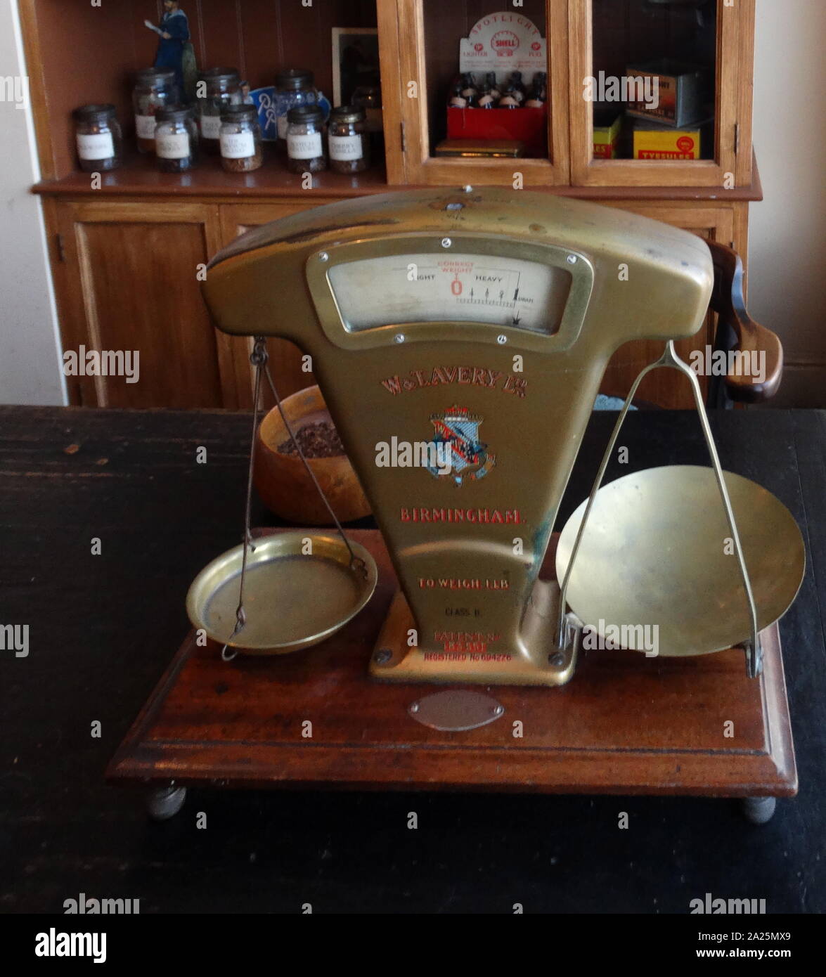 Scales used by chemists during the 1920s Stock Photo - Alamy