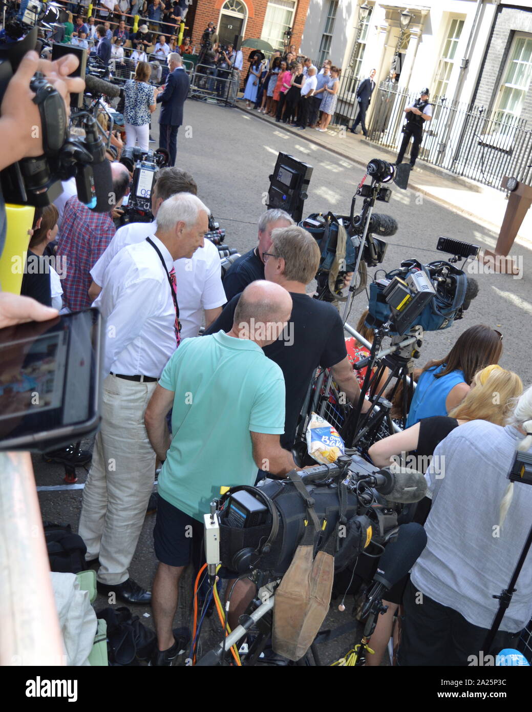 Jon snow journalist hi-res stock photography and images - Alamy