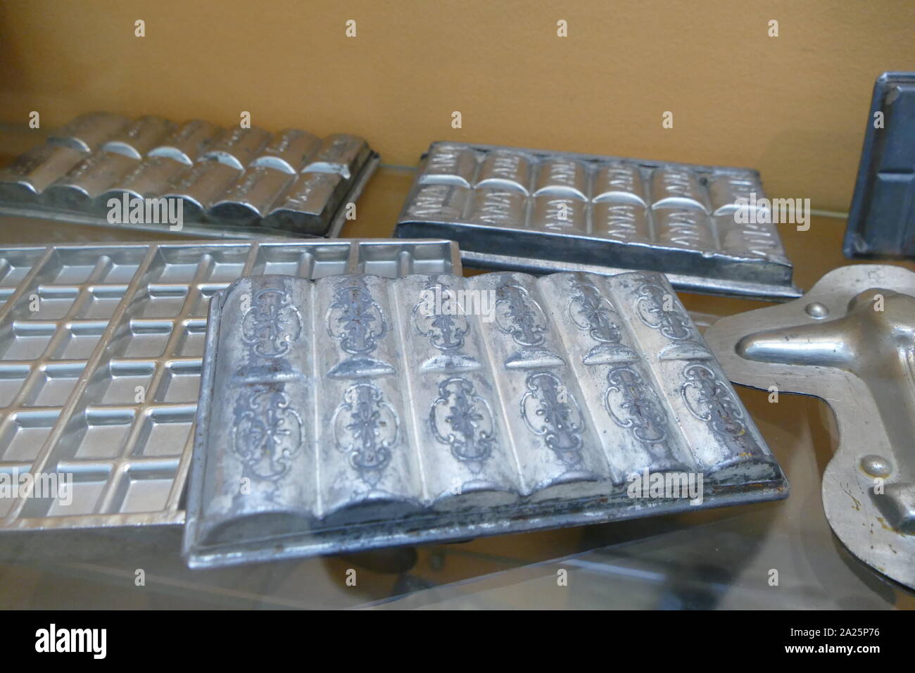 Metal mass hi-res stock photography and images - Alamy