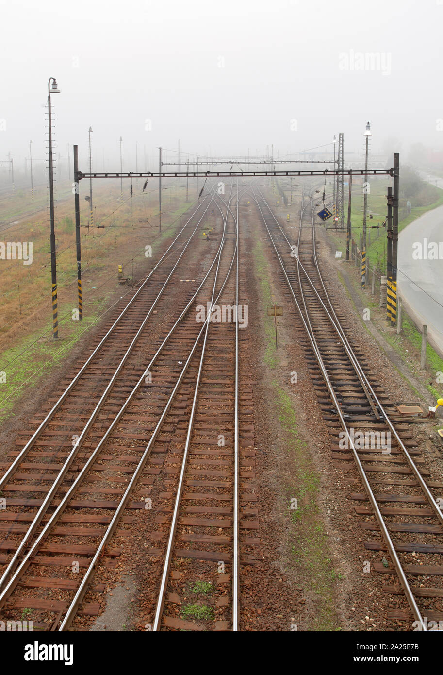 Misty railroad tracks hi-res stock photography and images - Alamy