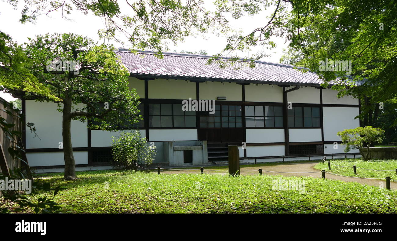 The Kyoto Imperial Palace is the former ruling palace of the Emperor of ...