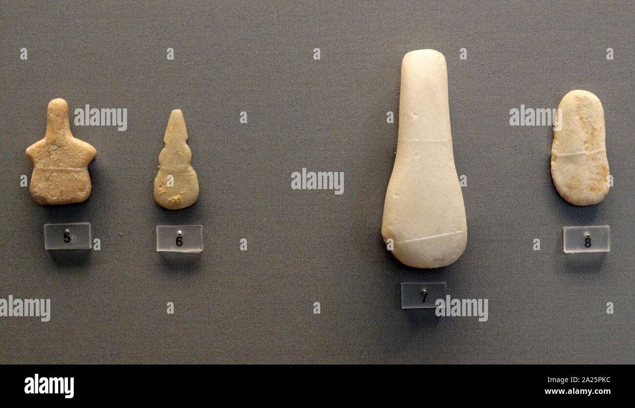 Violin-shaped Cycladic figurines depicting female idols. Early Cycladic ...