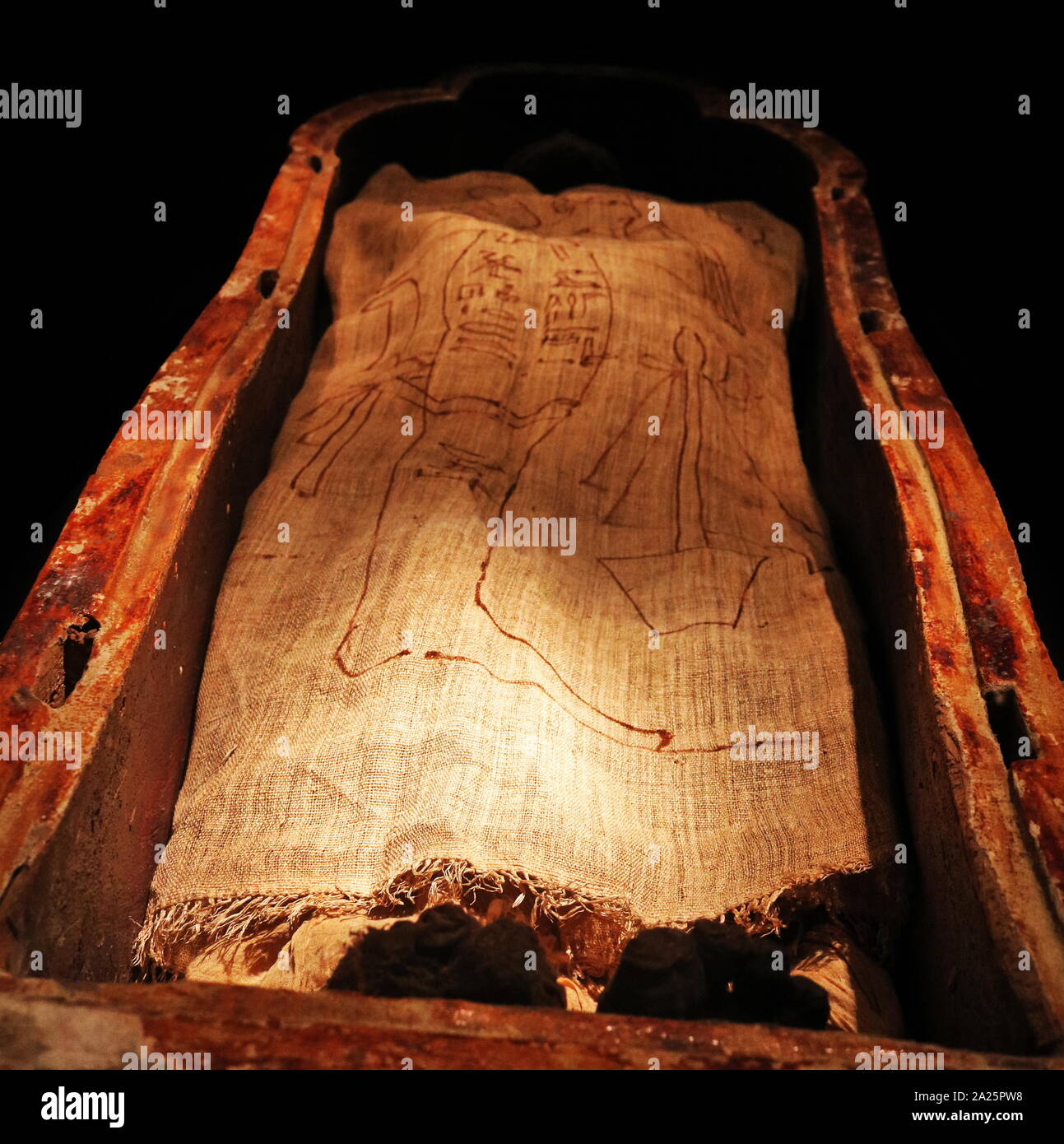Mummy coffin ancient egypt hi-res stock photography and images - Alamy
