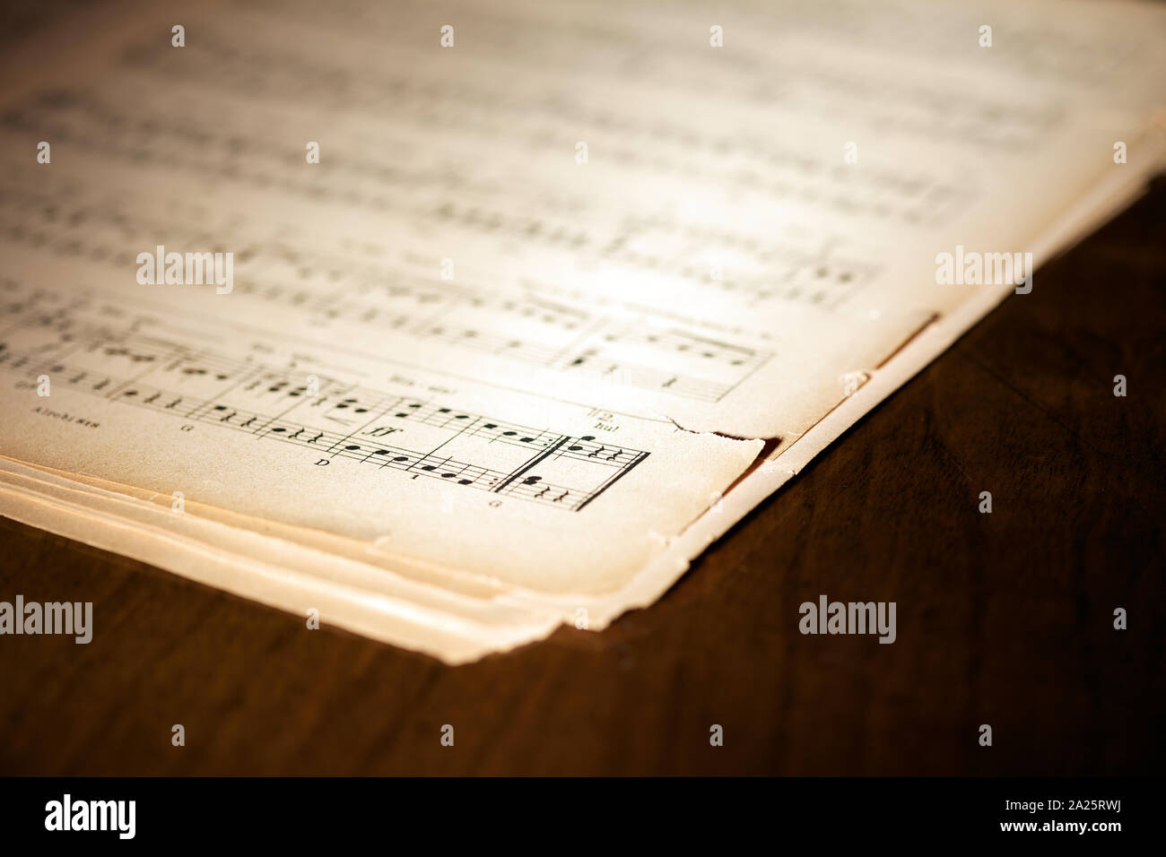 Yellowed page hi-res stock photography and images - Alamy