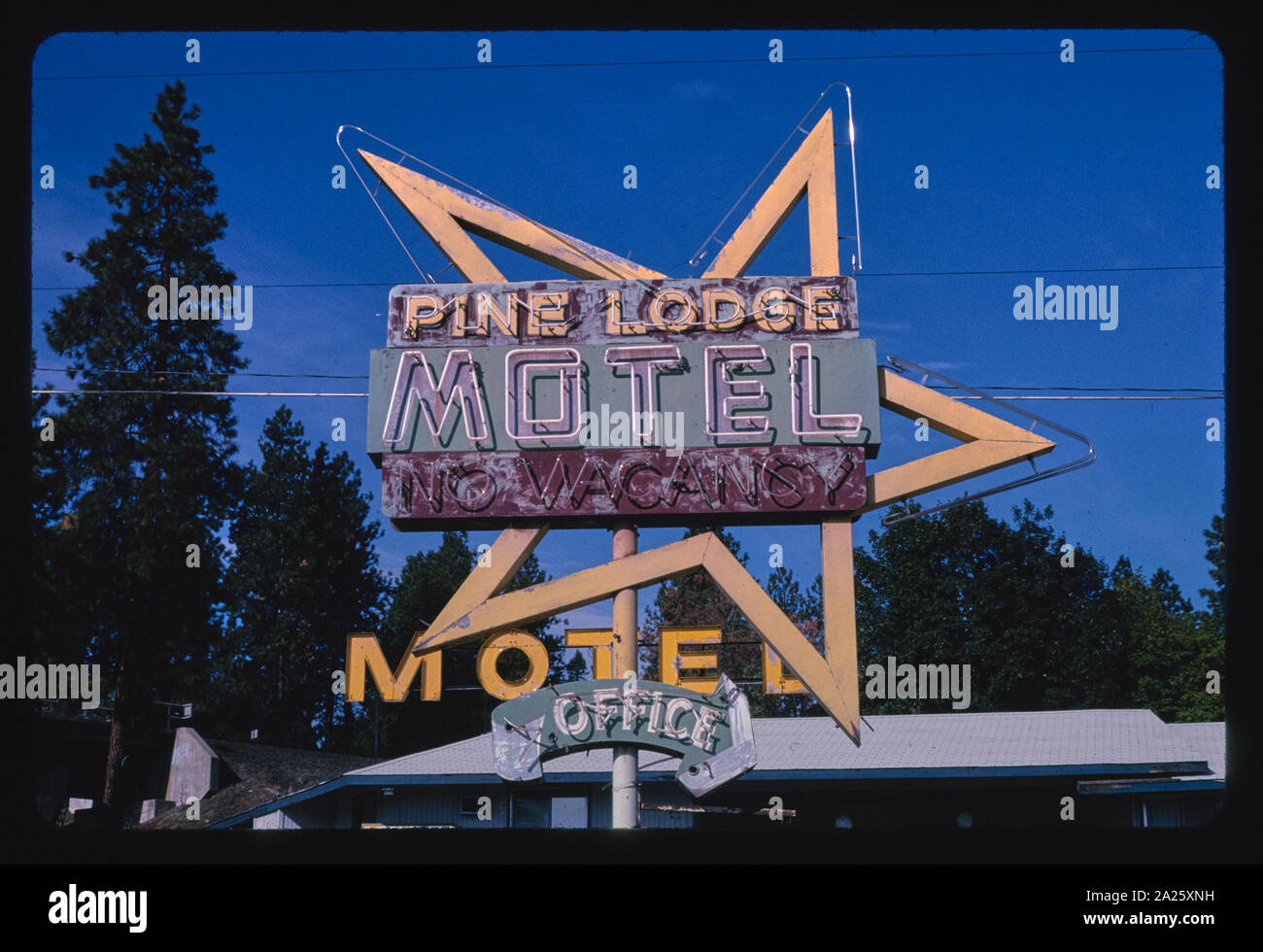 Pine lodge motel hi-res stock photography and images - Alamy