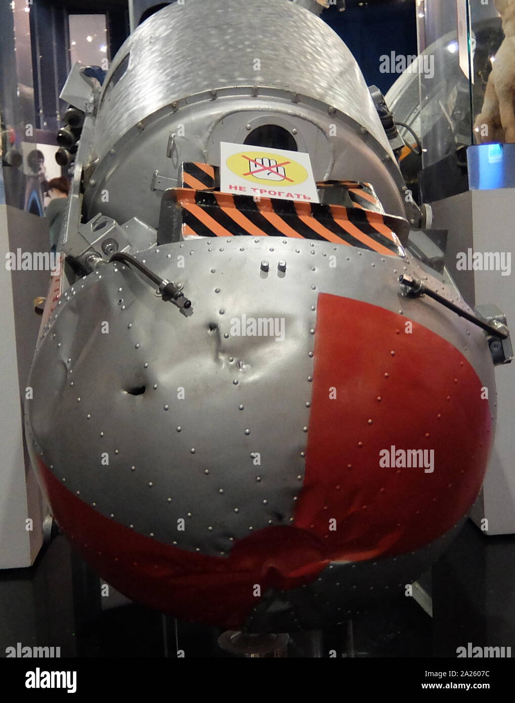 Korabl-Sputnik 2 (Sputnik 5) on board which, Dogs Belka and Strelka ...