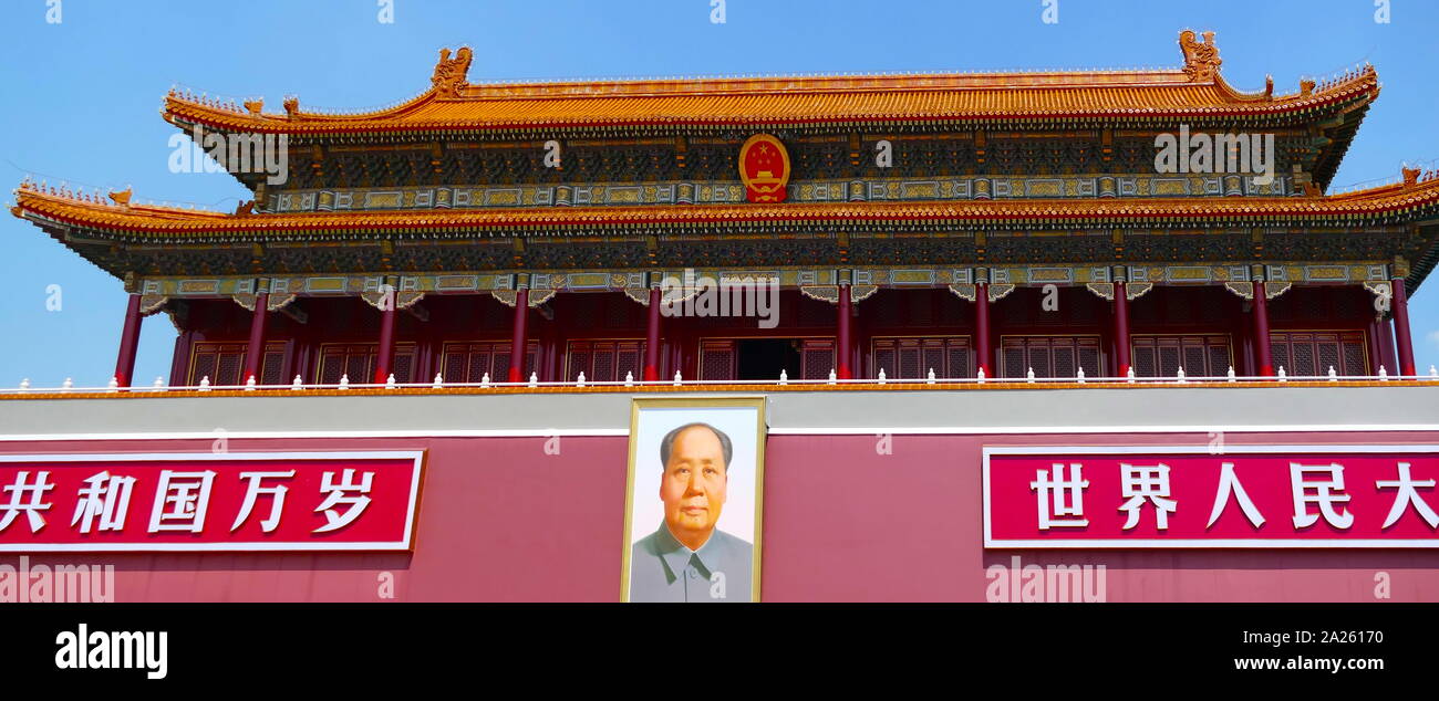 Portrait of Mao Zedong (Chinese communist leader) above the Tiananmen ...