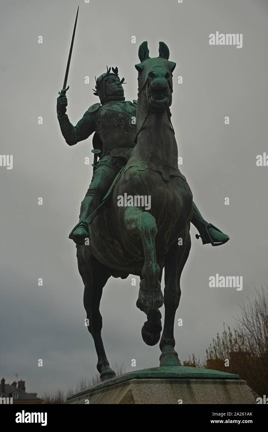 Horse rider on pedestal with sword Stock Photo - Alamy