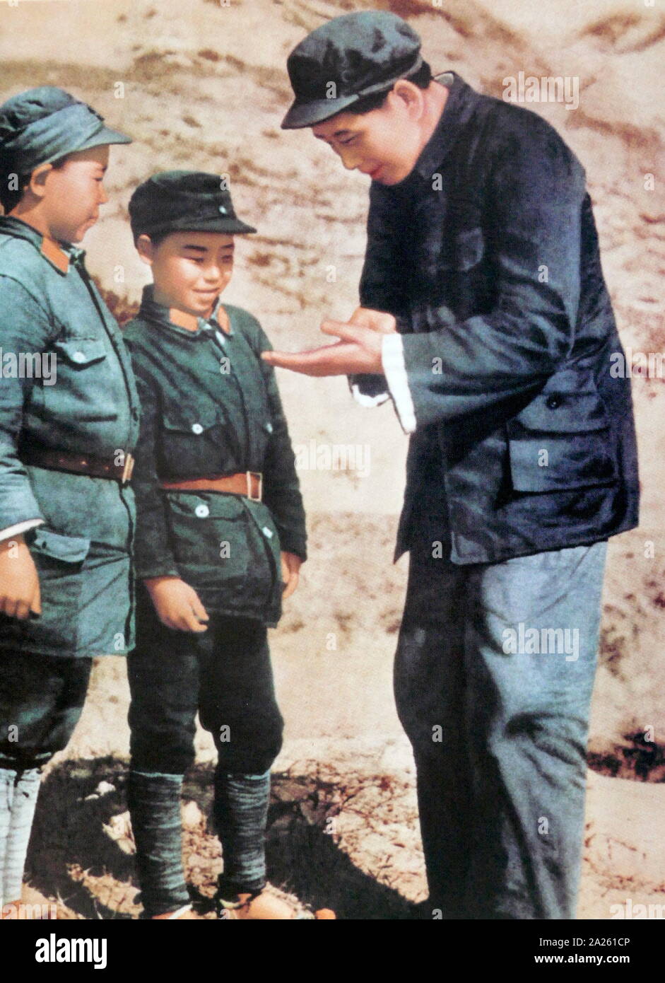 Chairman Mao talking with young communist children, in Yenan (1939) Mao ...