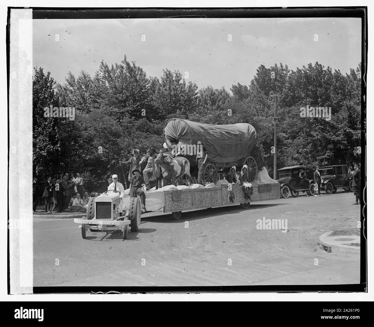 Pioneer float, Shrine parade, 6/7/23 Stock Photo - Alamy