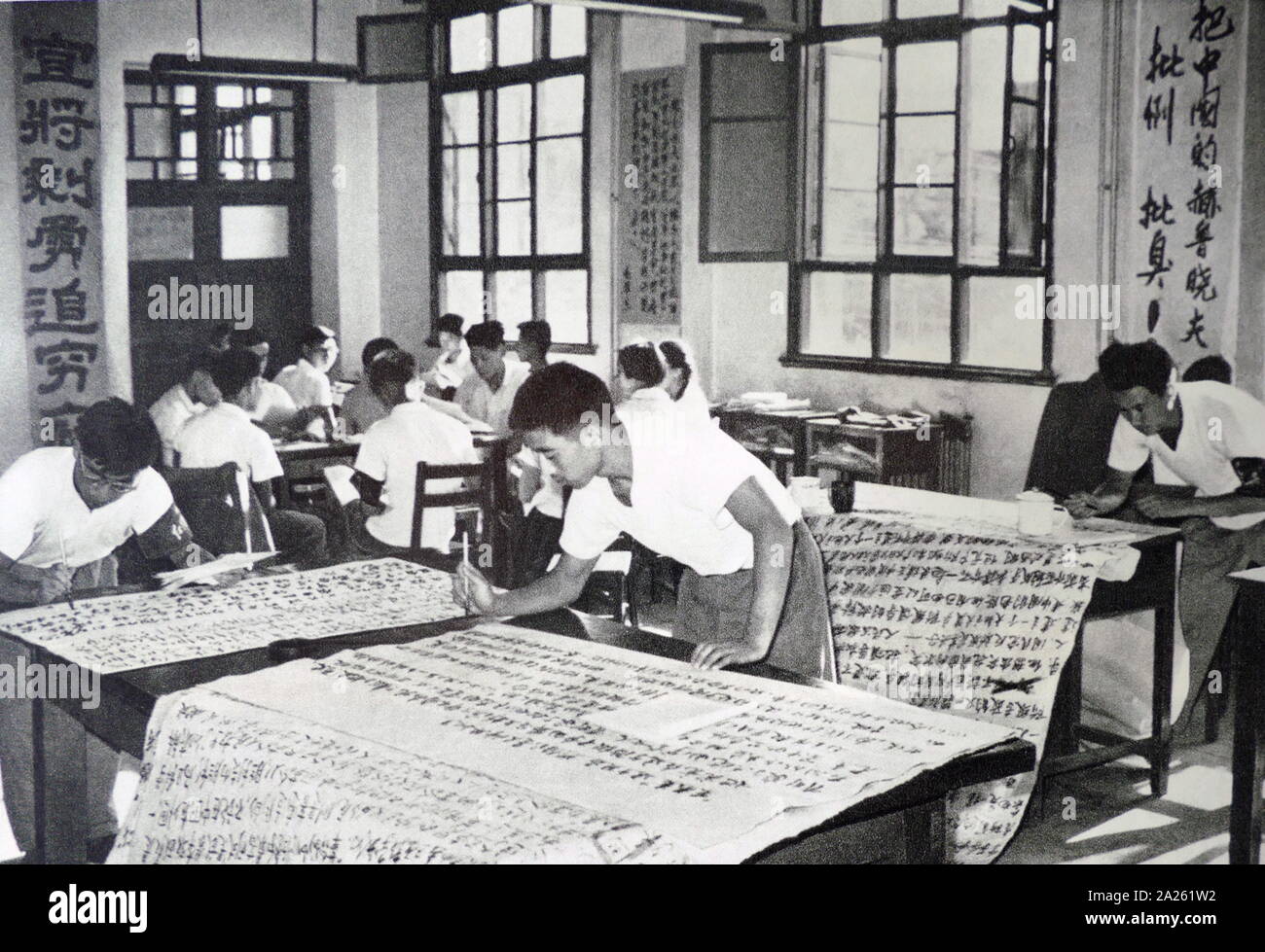 Red Guards read announcements to be pasted on wallls during the ...