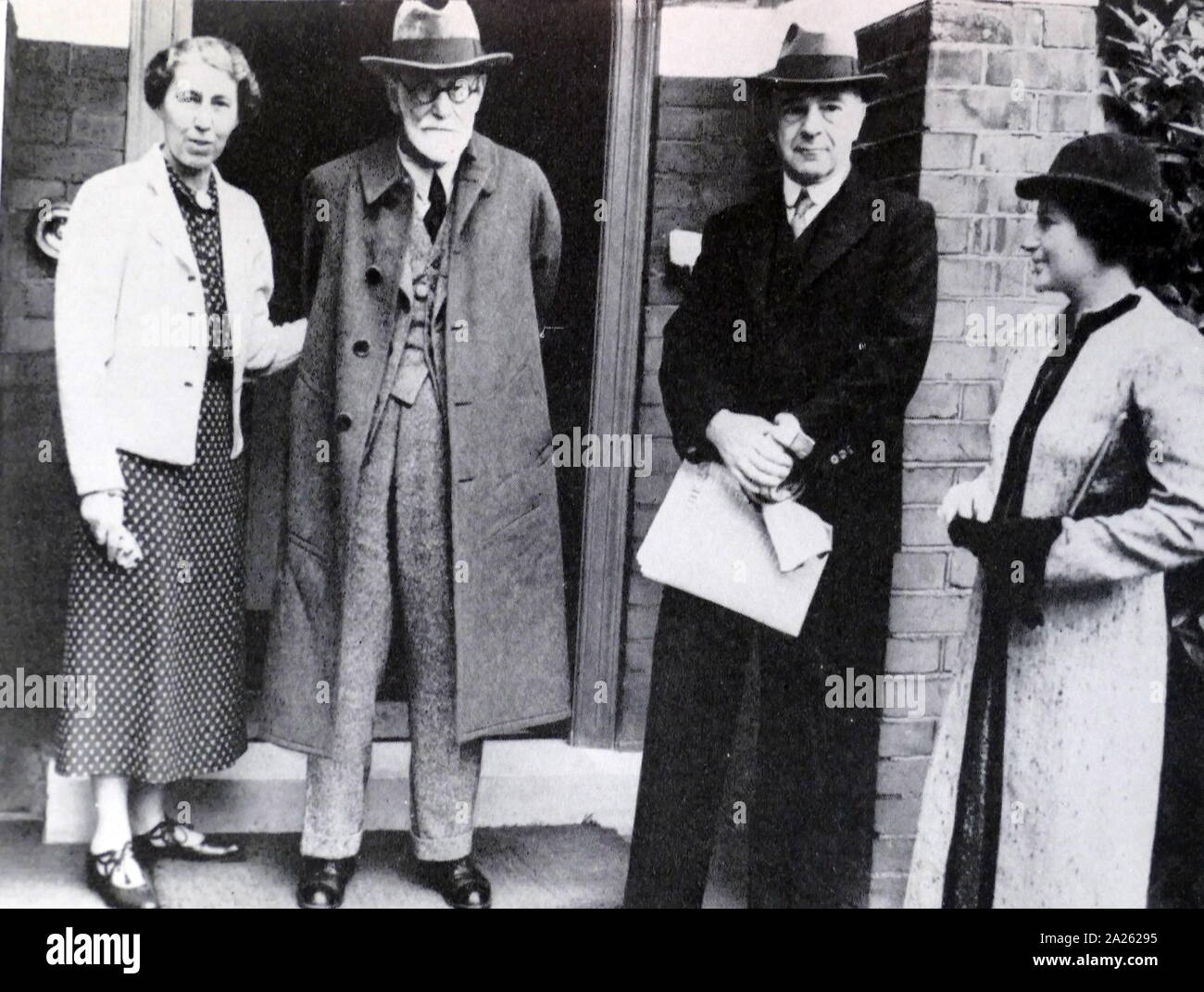 Freud arriving at Elsworthy Road, with Mathilde Hollitscher, Ernest ...