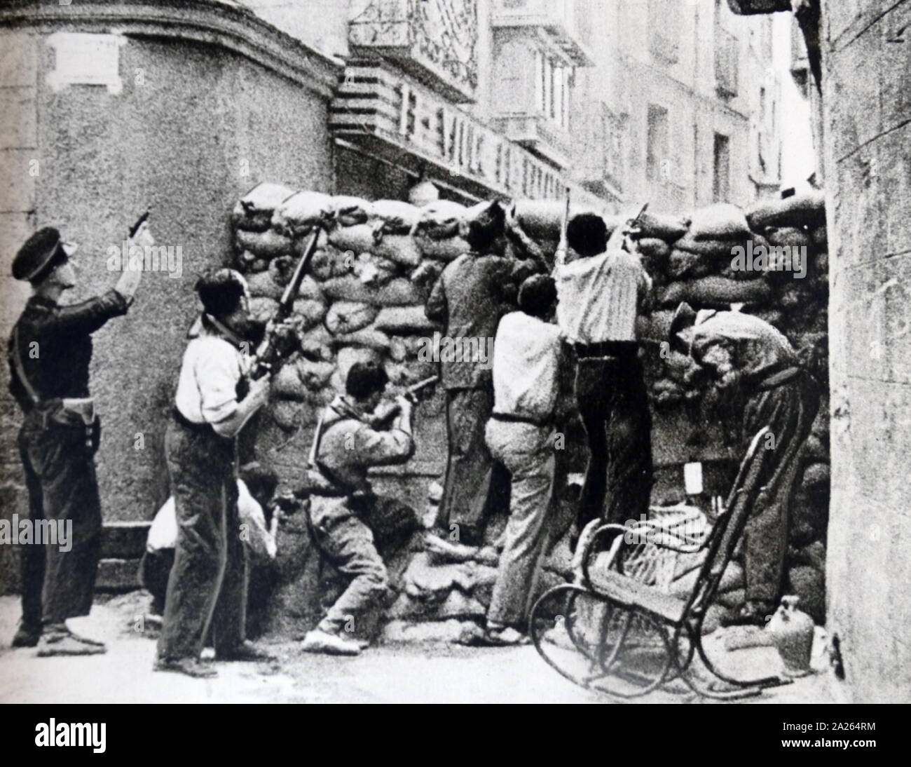 Barricade second world war hi-res stock photography and images - Alamy