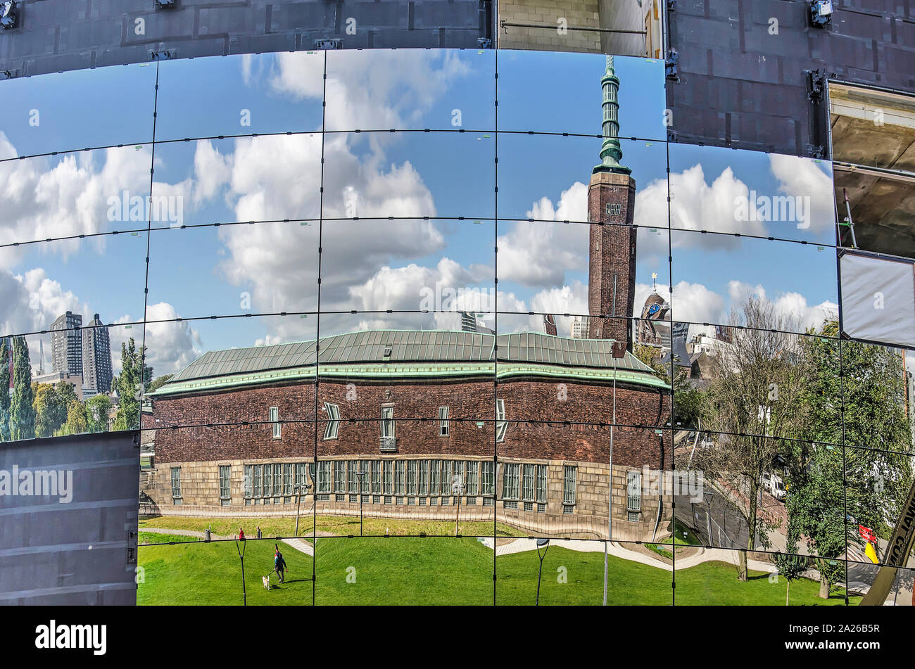 Mirrors facade hi-res stock photography and images - Alamy