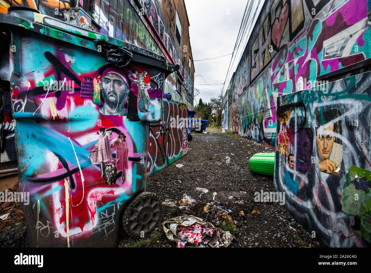 Alley alleyway garbage hi-res stock photography and images - Alamy